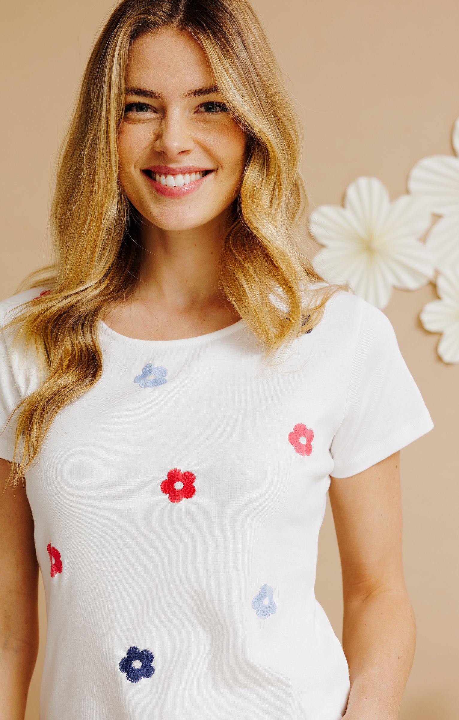 Tee-shirt brodé fleurs manches courtes - coloris BLANC - Armand Thiery